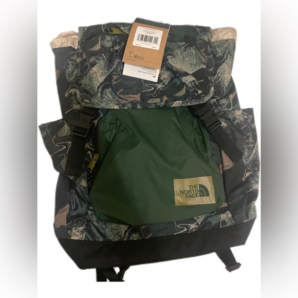 The North Face | Bags | Nwt The North Face Mountain Xl Daypack Green ...